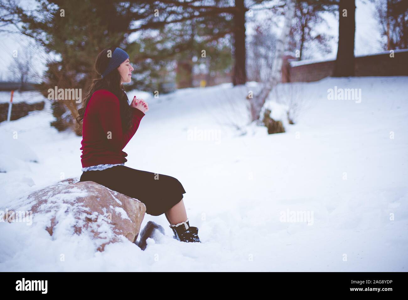 Alaska inuit traditional clothing hi-res stock photography and images ...