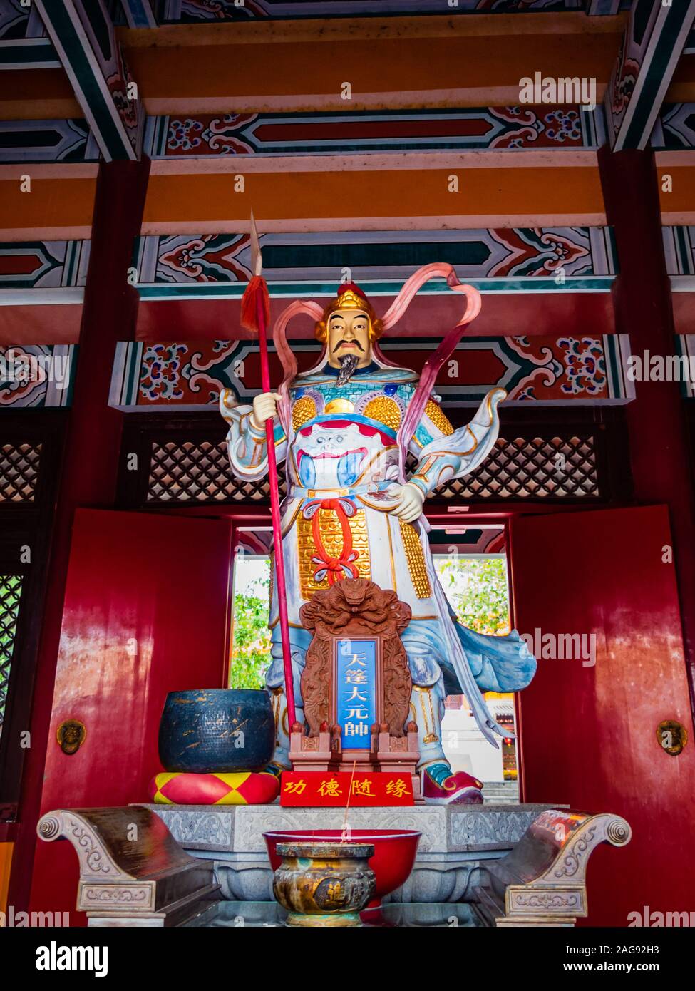 Taoist deity hi-res stock photography and images - Alamy