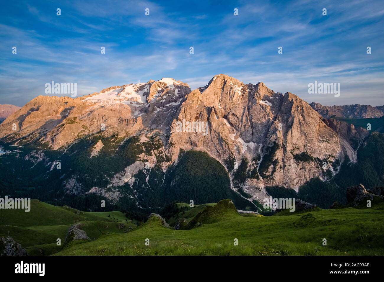 Panoramic view of mountainous dolomiti landscape and the summit of ...