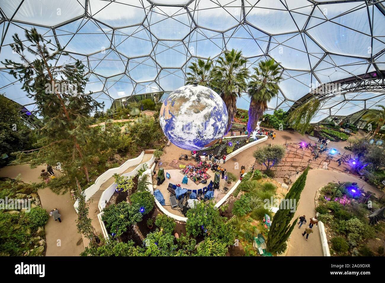 Luke Jerram's art installation 'Gaia', a replica of planet earth ...