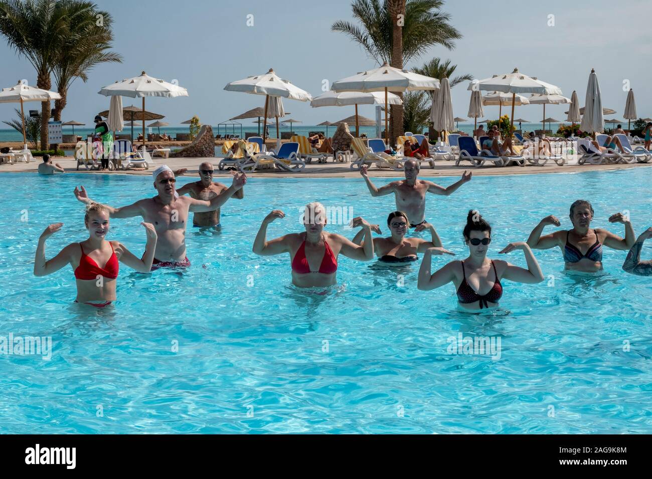 Community swimming pool people hi-res stock photography and images - Alamy