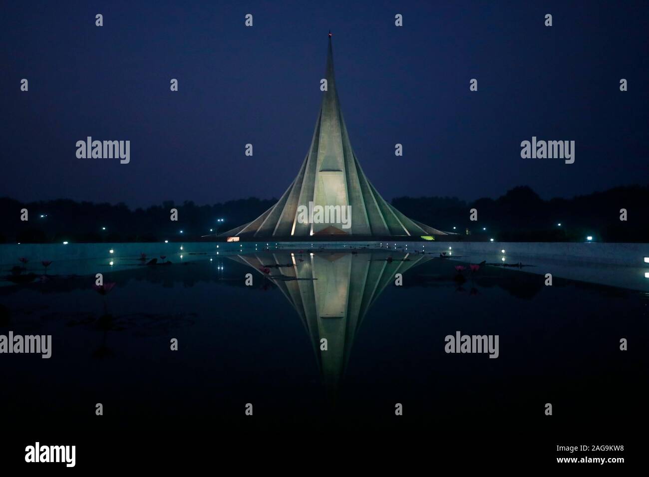 National memorial savar hi-res stock photography and images - Alamy