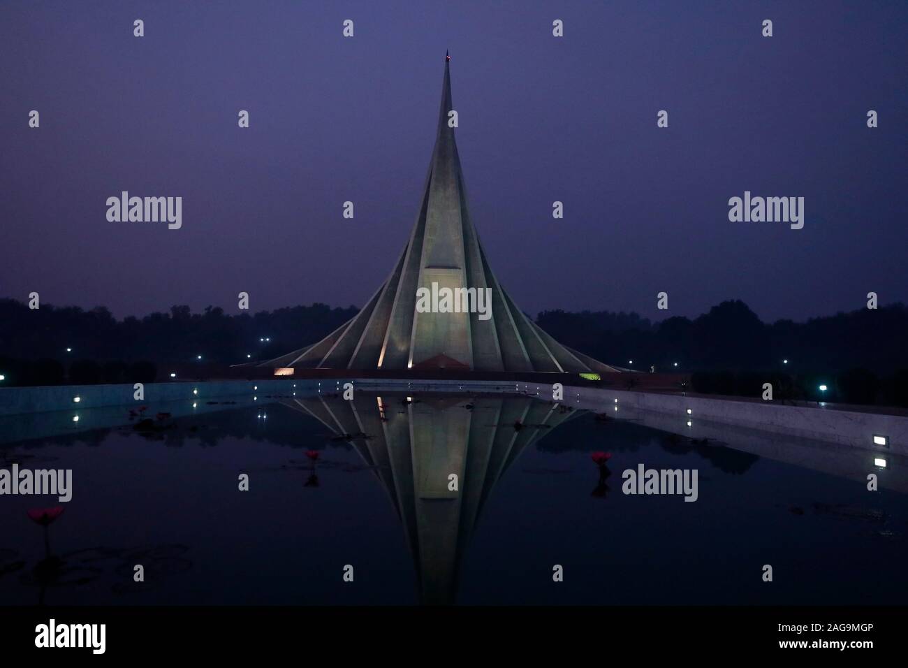 National memorial savar hi-res stock photography and images - Alamy