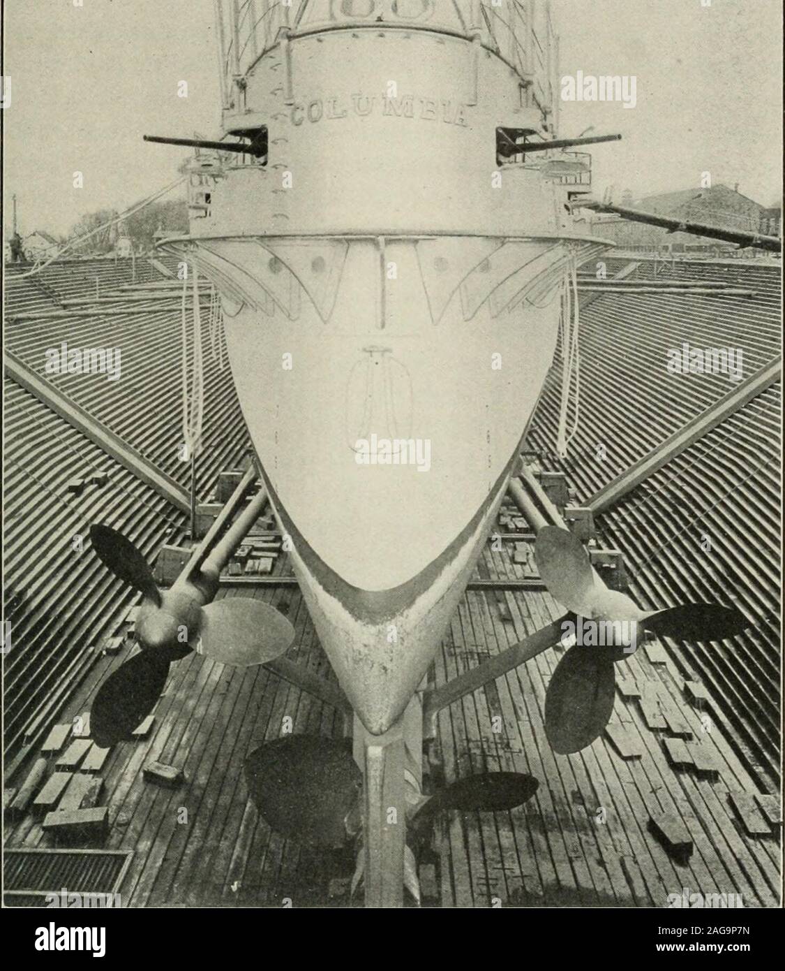 Wing screw ship hi-res stock photography and images - Alamy