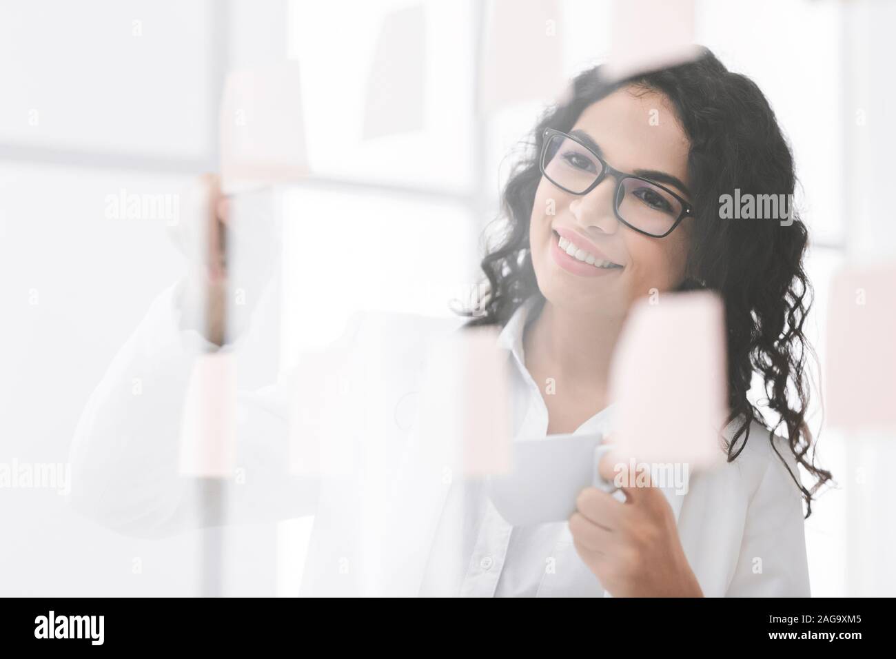 Business people sharing ideas wall hi-res stock photography and images ...