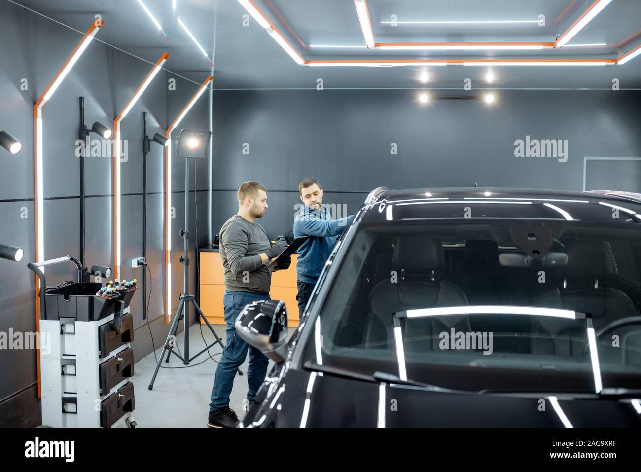 Car examination hi-res stock photography and images - Alamy