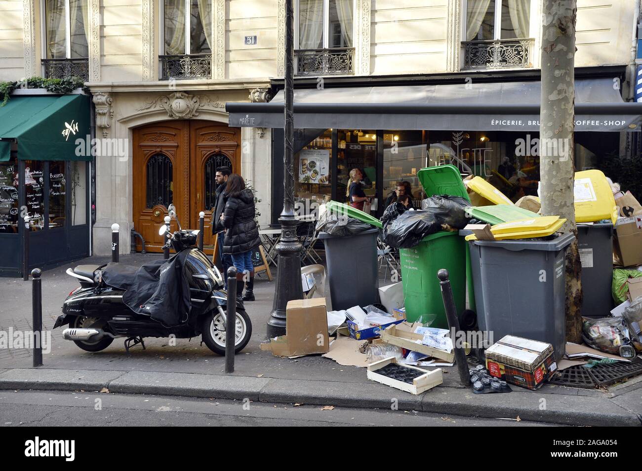Trash cans in Paris Street - Paris - France Stock Photo - Alamy