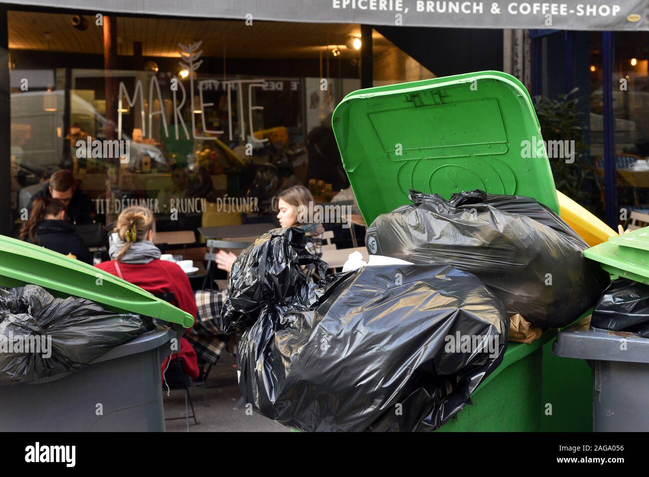 Trash cans in Paris Street - Paris - France Stock Photo - Alamy