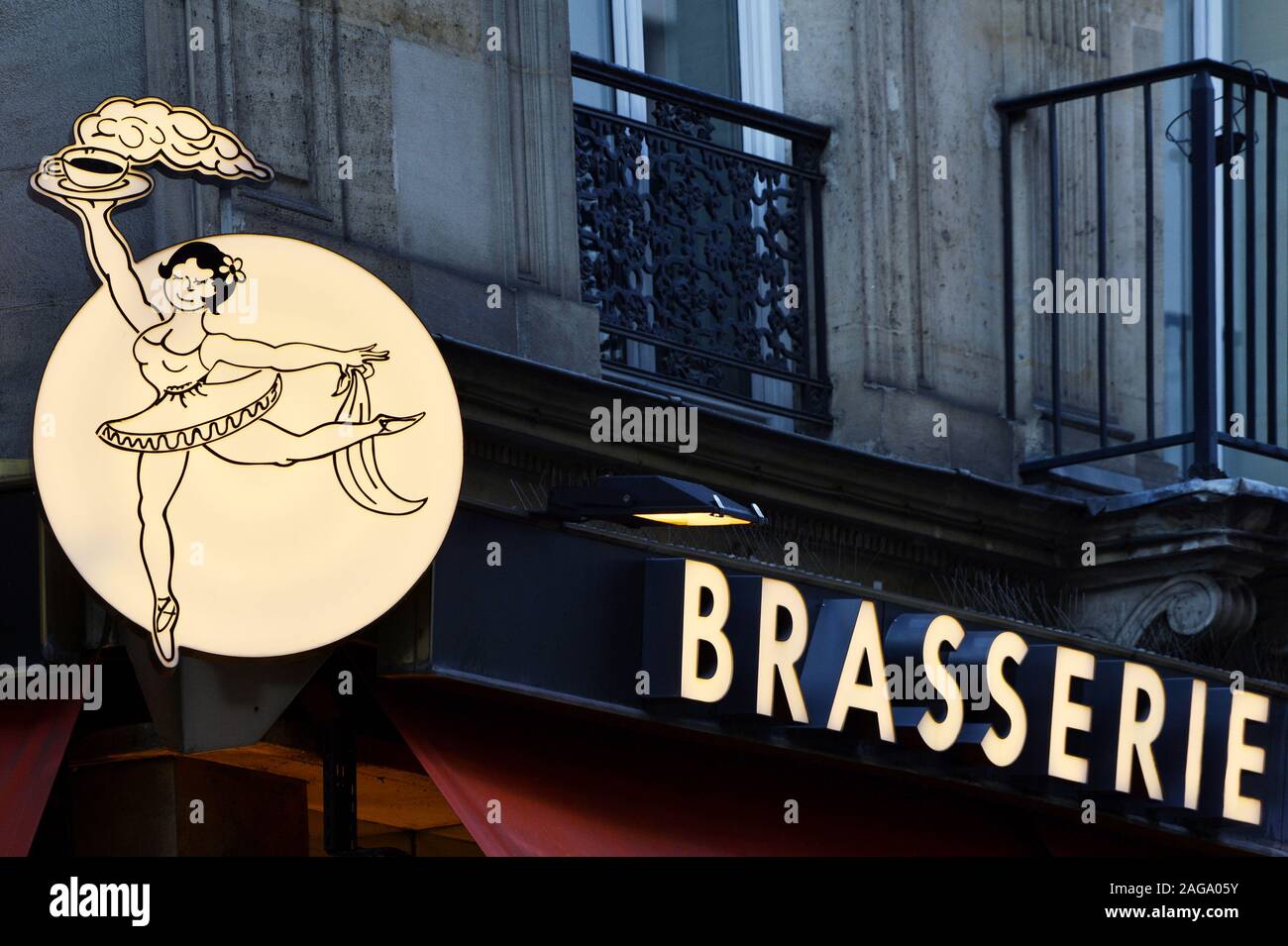 Café Brasserie sign - Paris - France Stock Photo - Alamy