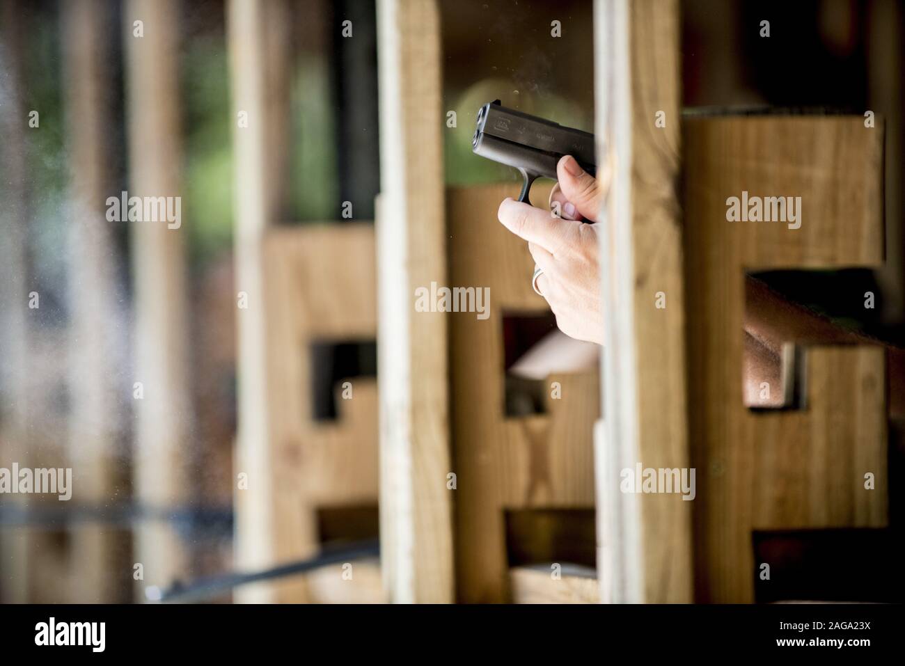 Army pistol practice hi-res stock photography and images - Alamy