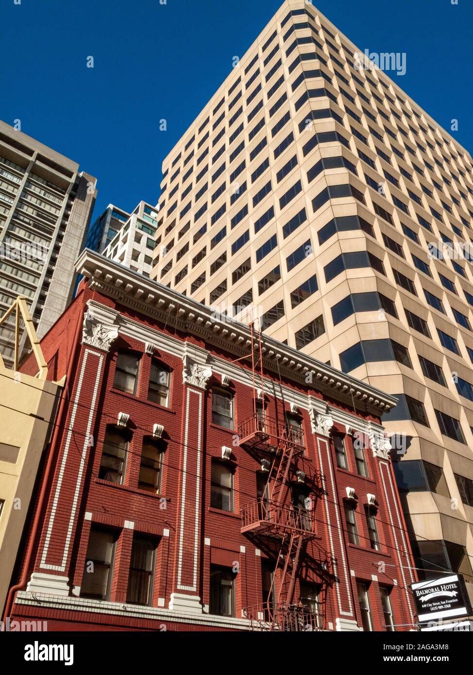 Windows buildings hi-res stock photography and images - Alamy