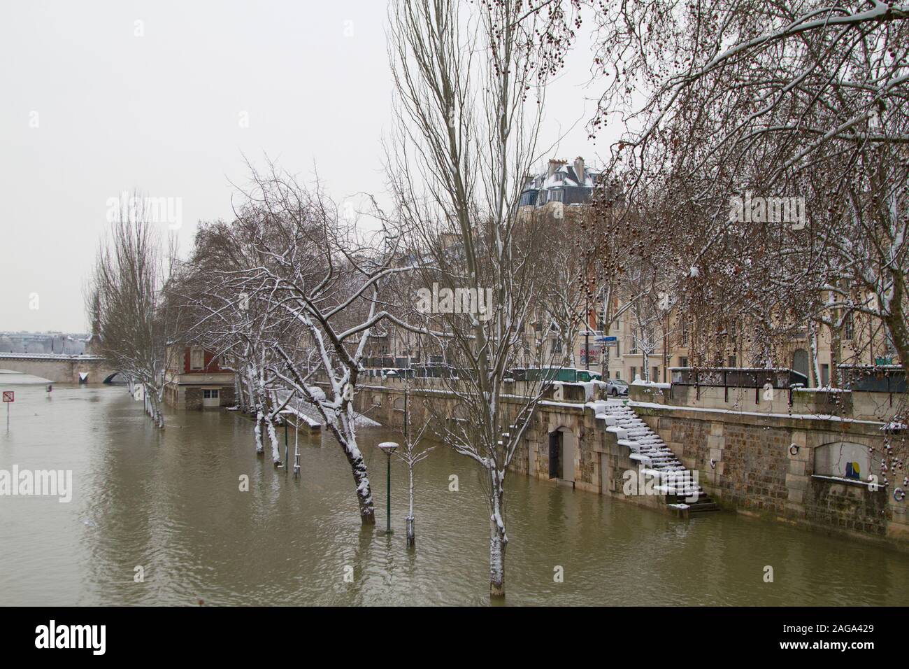 PARIS UNDER SNOW, FRANCE Stock Photo - Alamy