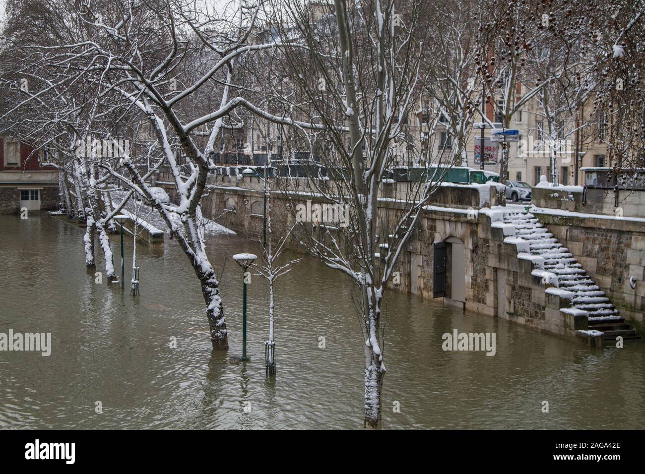 PARIS UNDER SNOW, FRANCE Stock Photo - Alamy