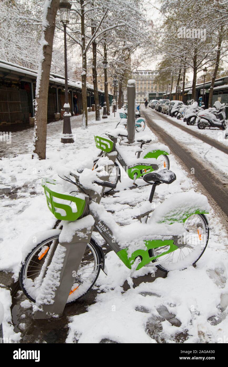 Weather forecast france hi-res stock photography and images - Alamy