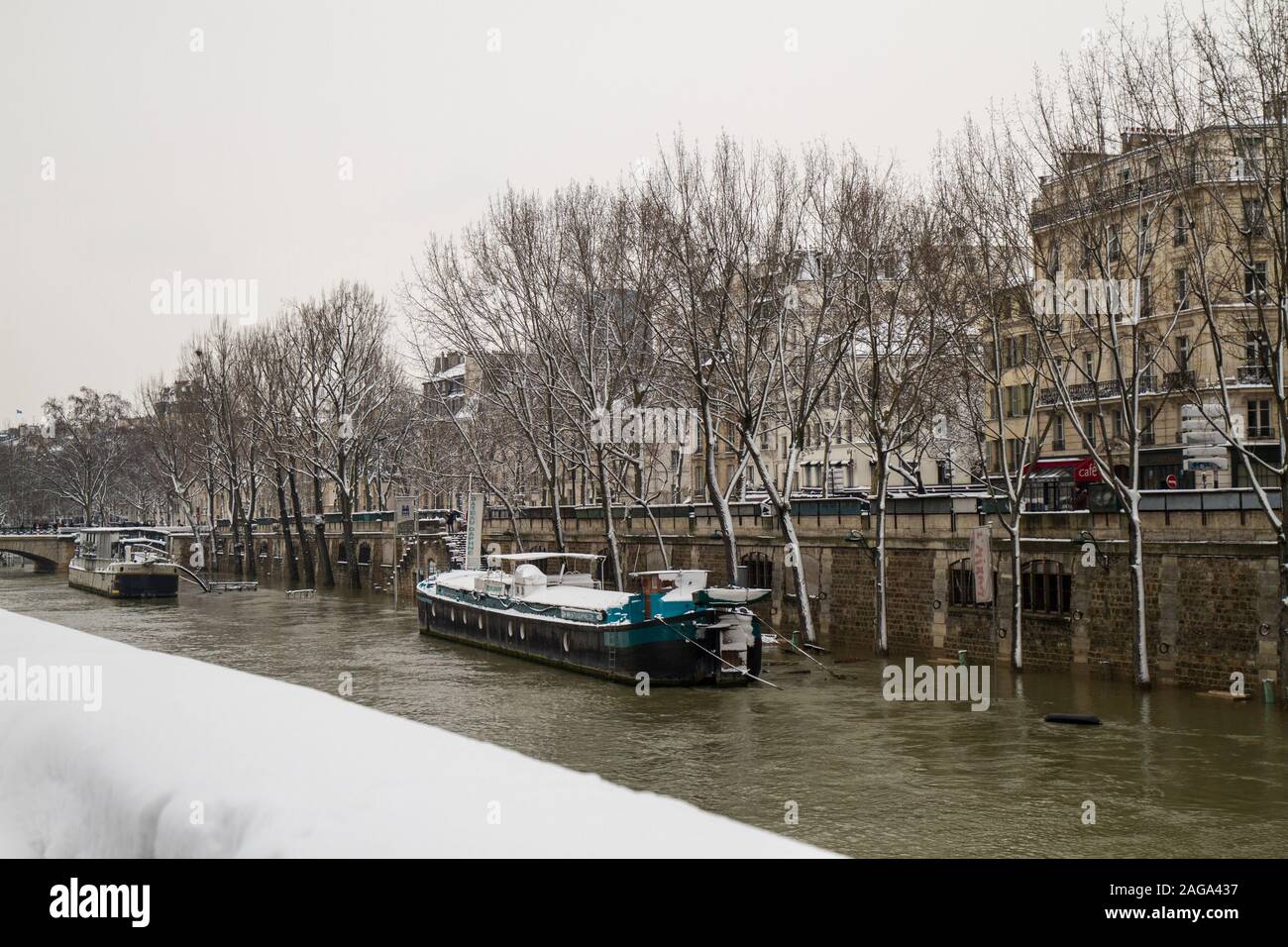 PARIS UNDER SNOW, FRANCE Stock Photo - Alamy