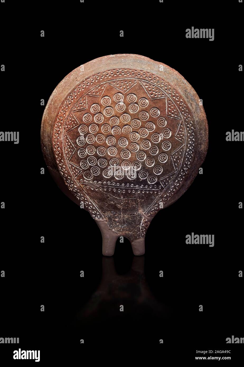 Cycladic terracotta 'frying pan' with incied spiral decoration from ...