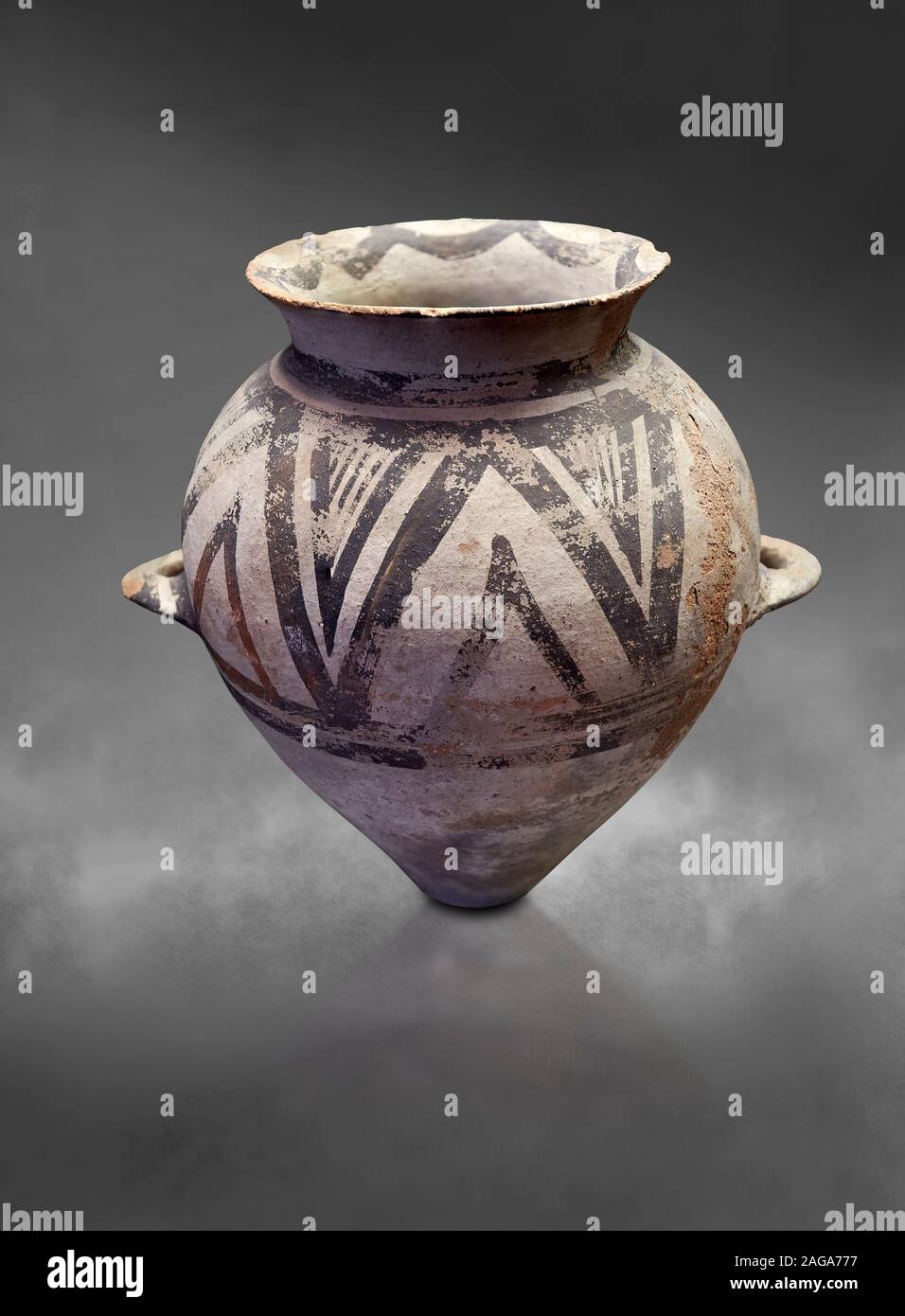 Cycladic amphora with 'melian' painted motifs. Early Cycladic III (2300 ...