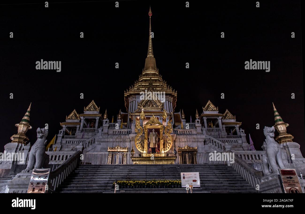 Bangkok, Thailand - 13 Dec 2019 : Wat Traimitr Temple or Wat Traimit ...