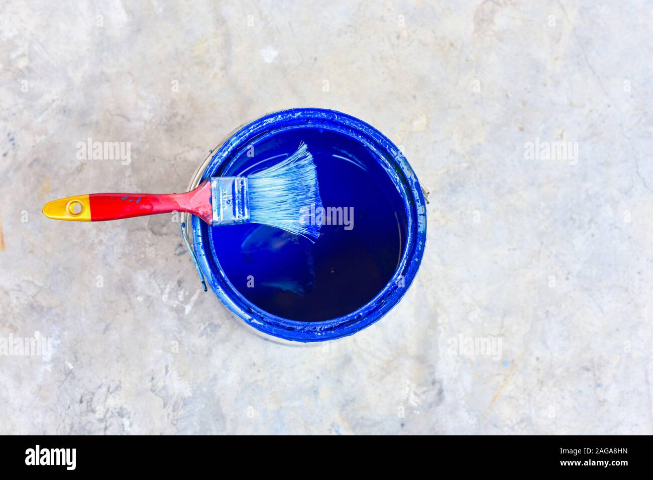 Paint bucket top hi-res stock photography and images - Alamy