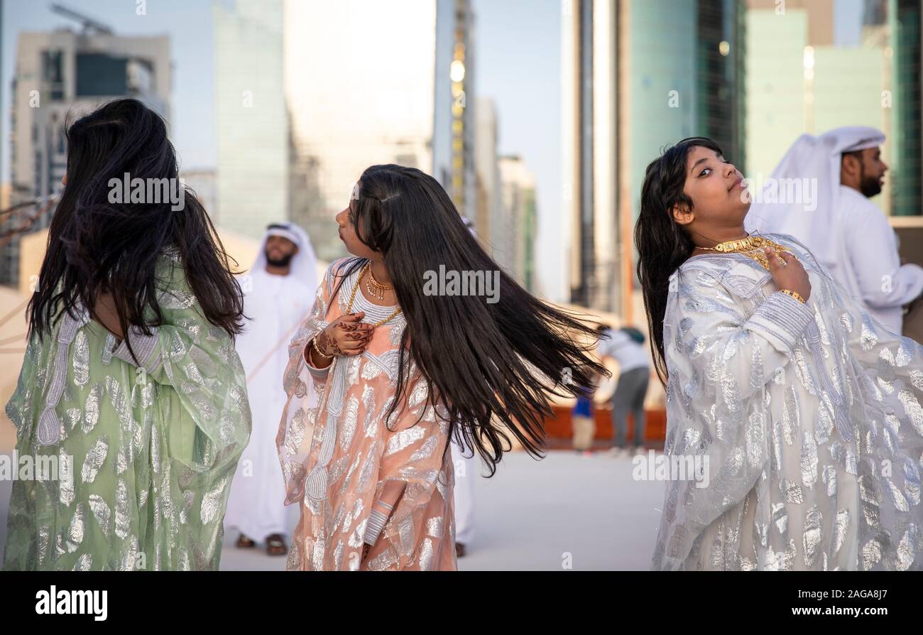 Uae heritage dance hi-res stock photography and images - Alamy