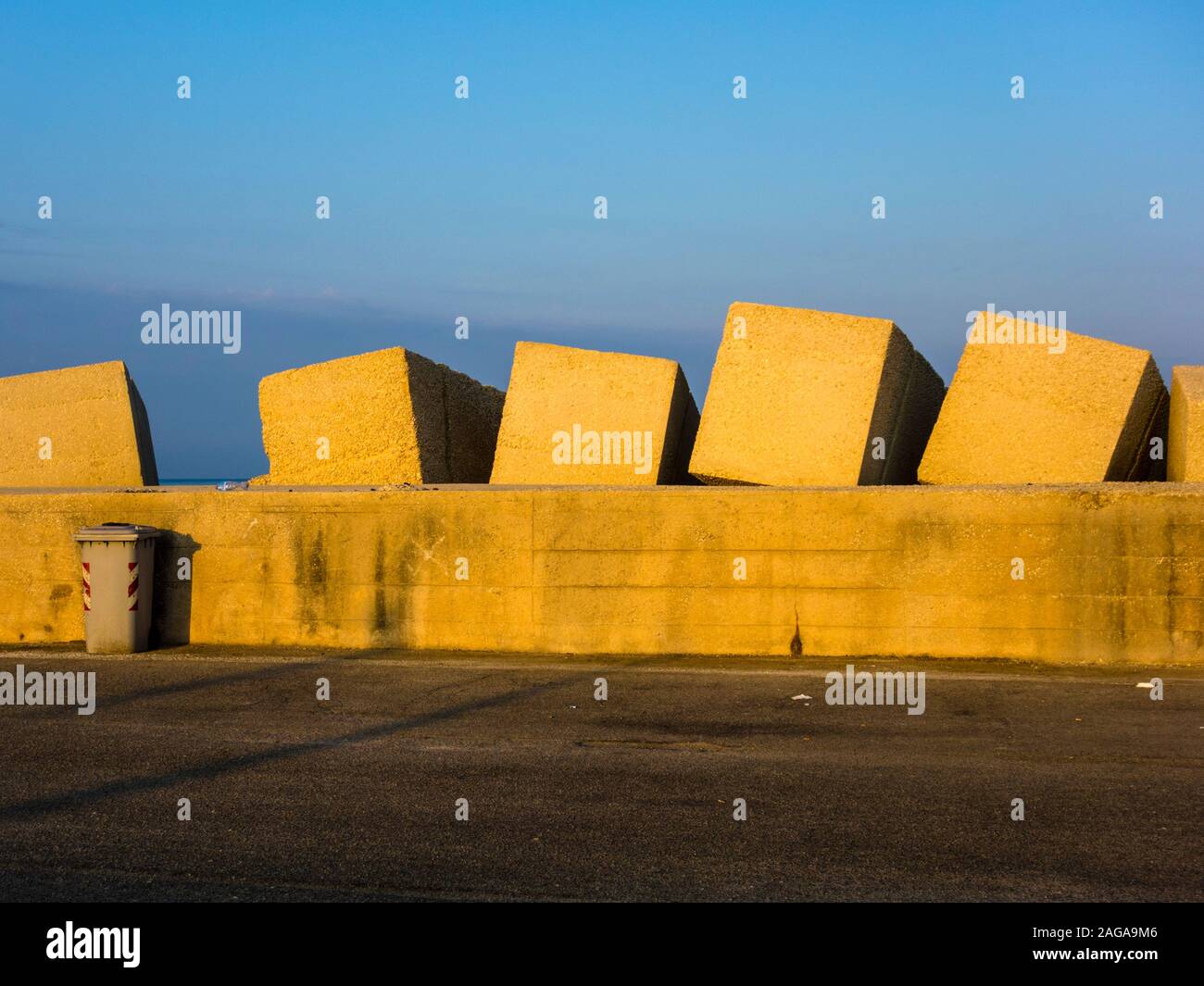 Concrete wave breaker hi-res stock photography and images - Alamy