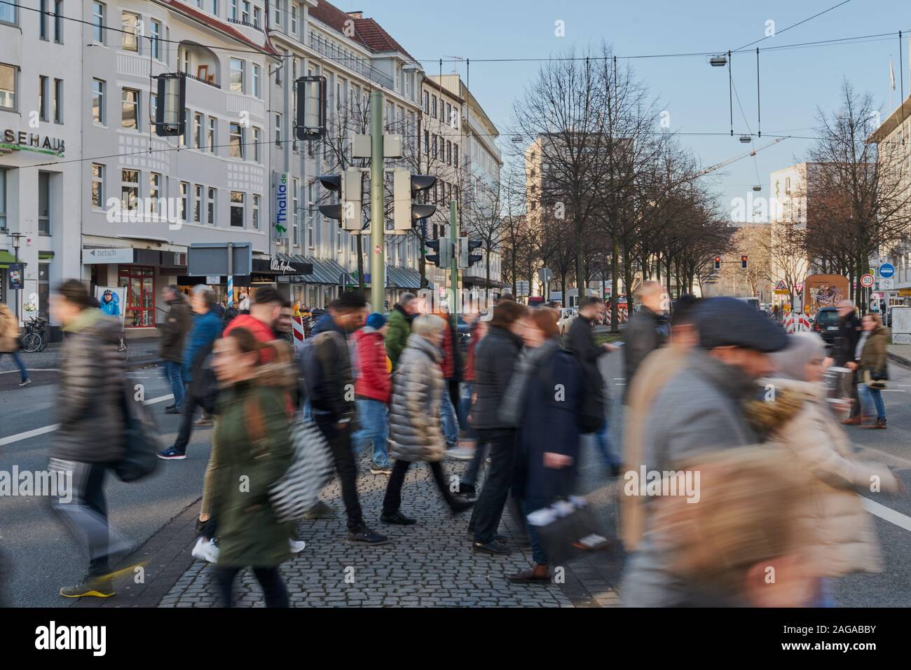 people crossing the street downtown Stock Photo - Alamy