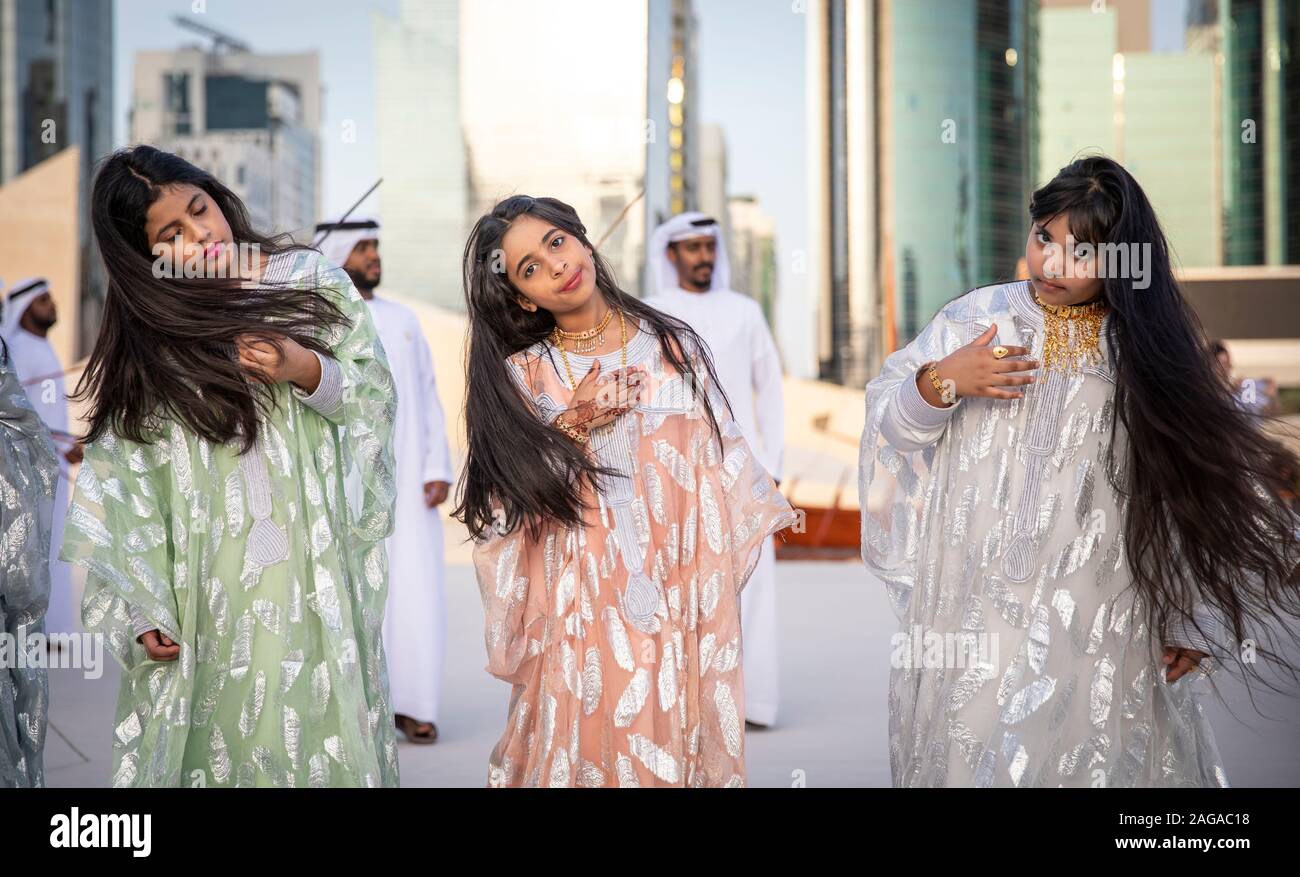 Uae heritage dance hi-res stock photography and images - Alamy