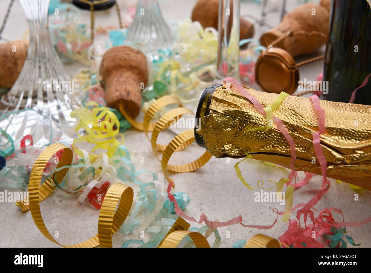 Bottle of champagne and streamers hi-res stock photography and images ...