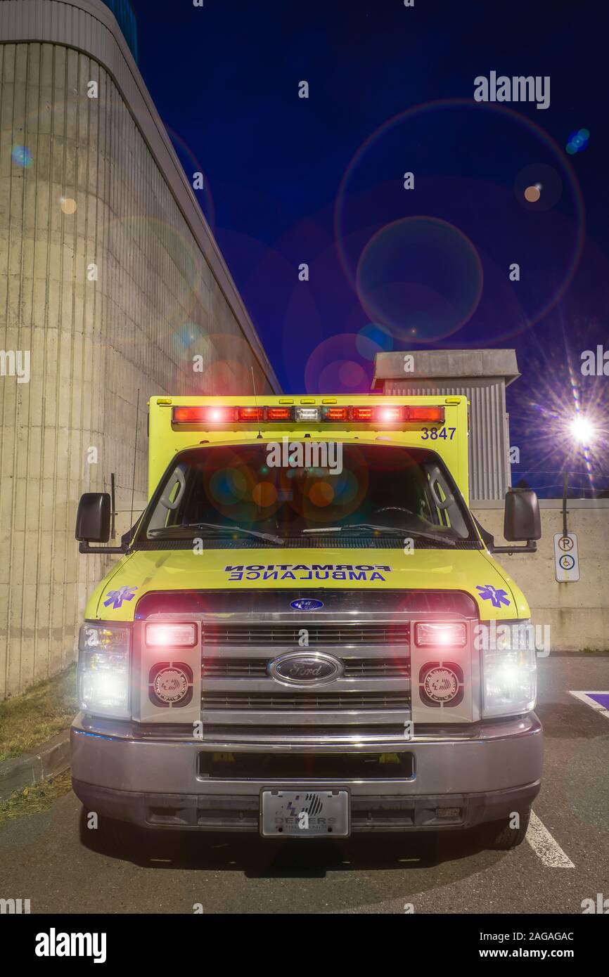 Ems emergency medical service ambulance hi-res stock photography and ...