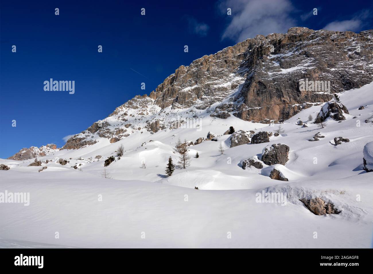 the beautiful color of the snow and blue sky Stock Photo - Alamy