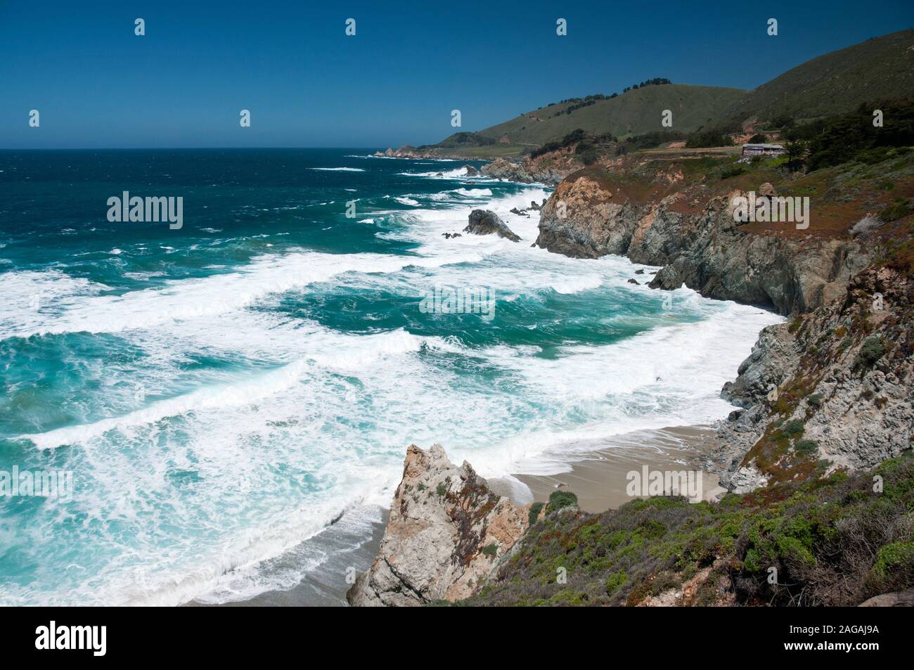 Pacific Ocean and beach along the Pacific Coast Highway (route 1 ...