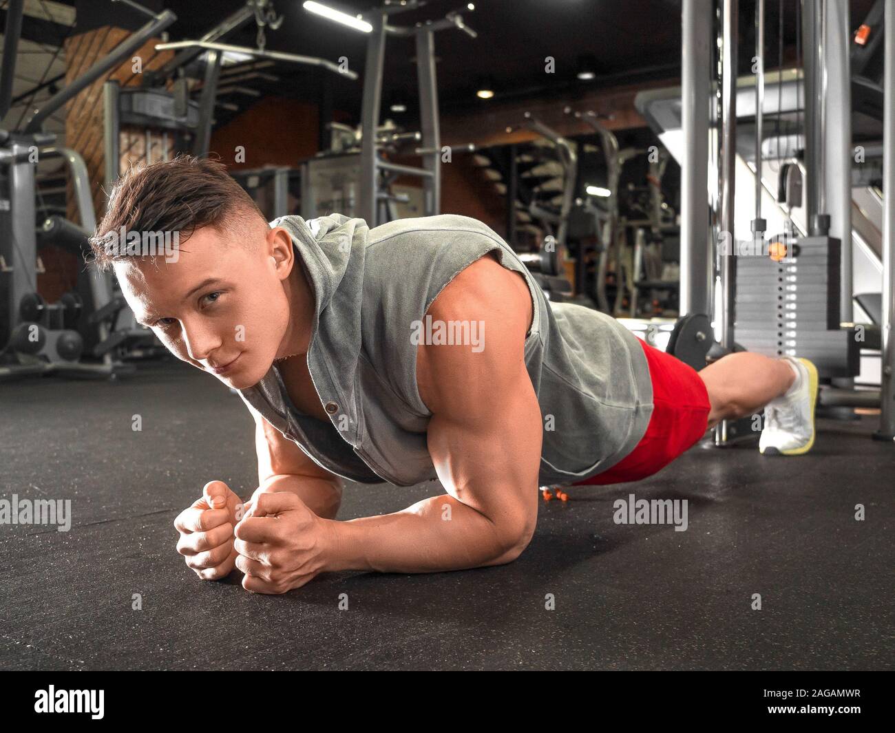 Man workout in fitness club. Portrait of caucasian guy making elbow ...