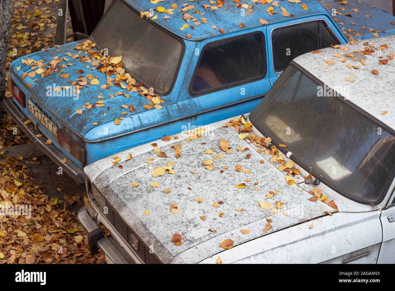 Decayed cars hi-res stock photography and images - Alamy