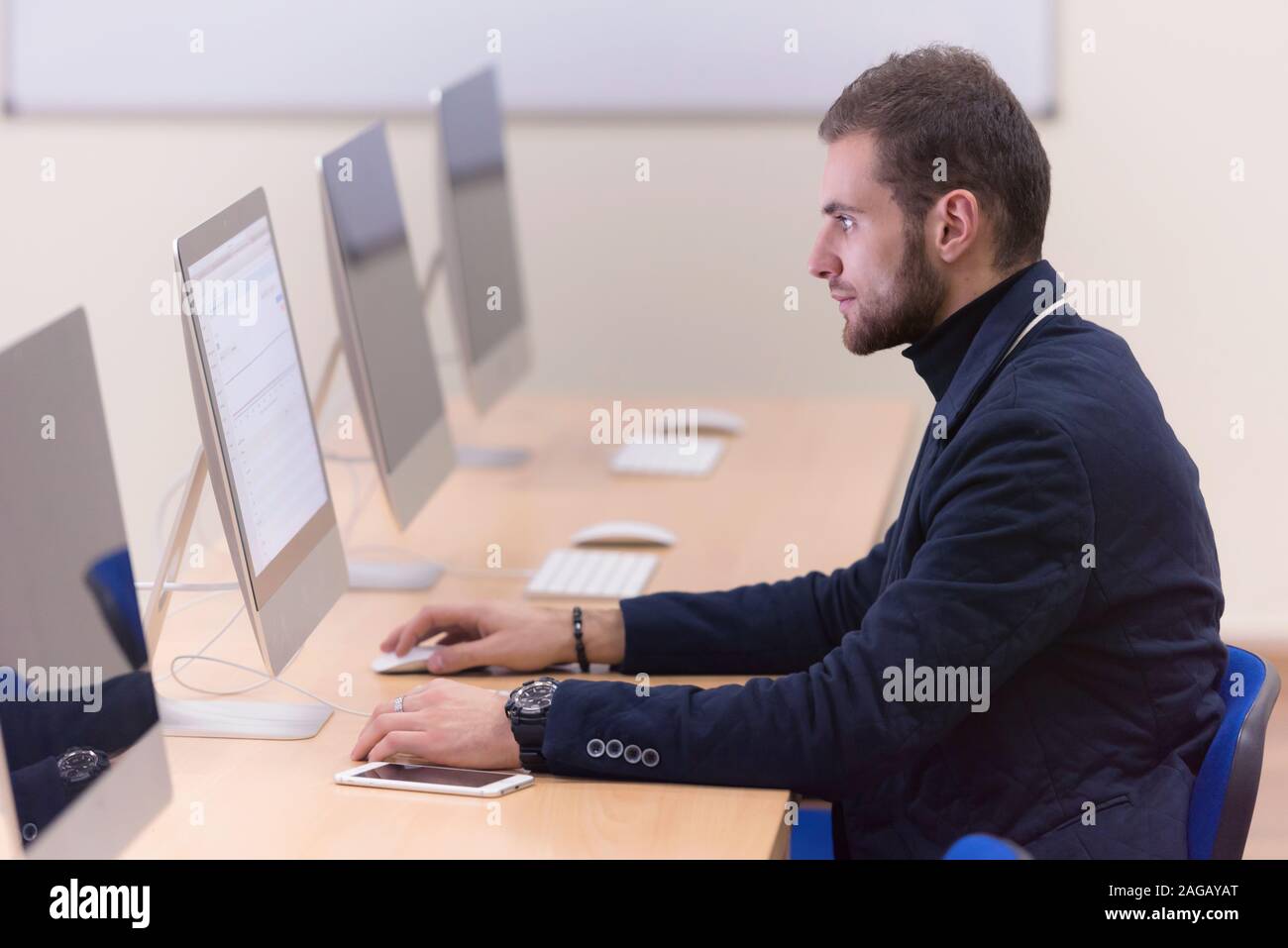 Computer pc computering monitor hi-res stock photography and images - Alamy