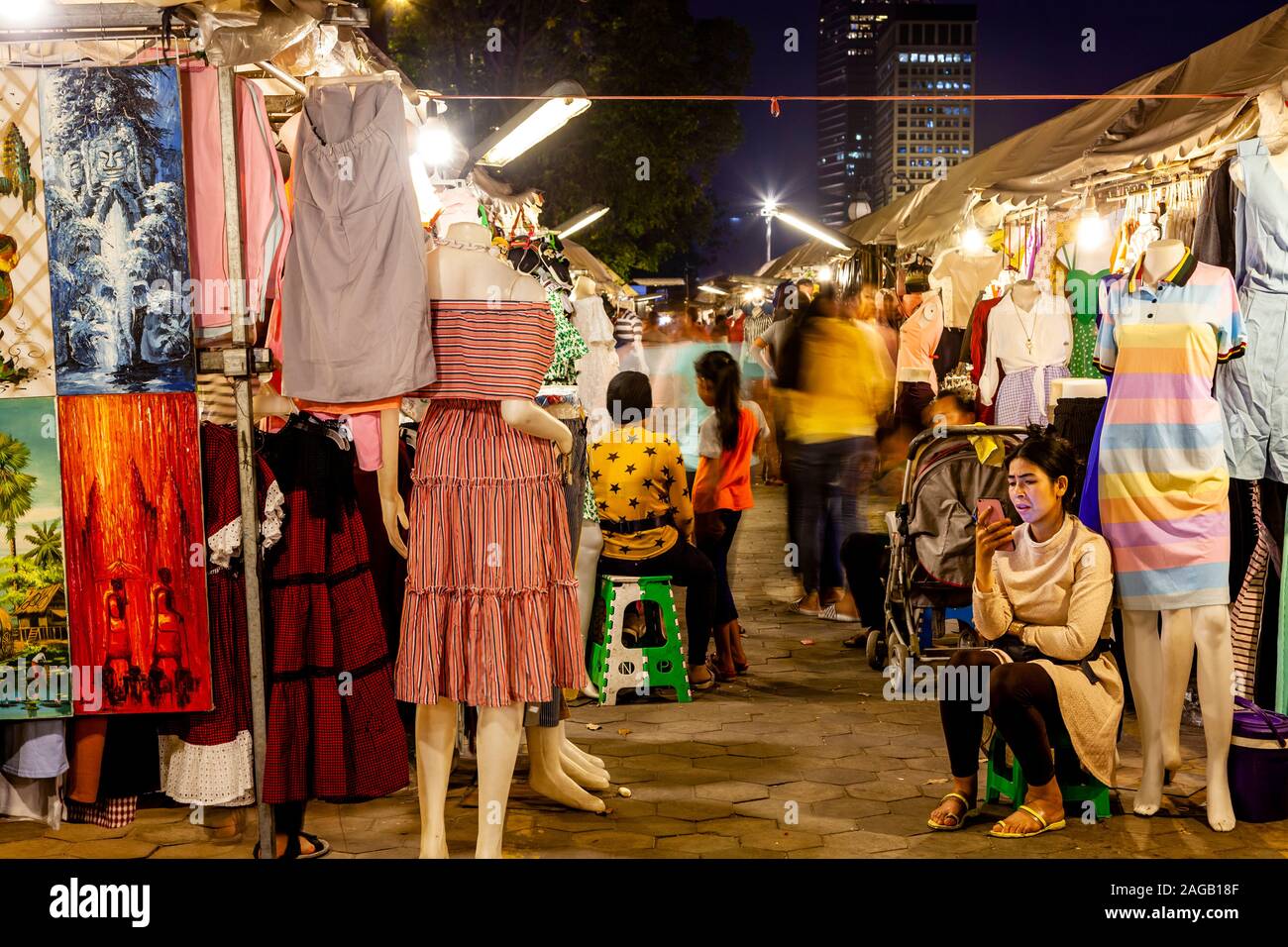 Cambodia phnom penh night market hi-res stock photography and images ...