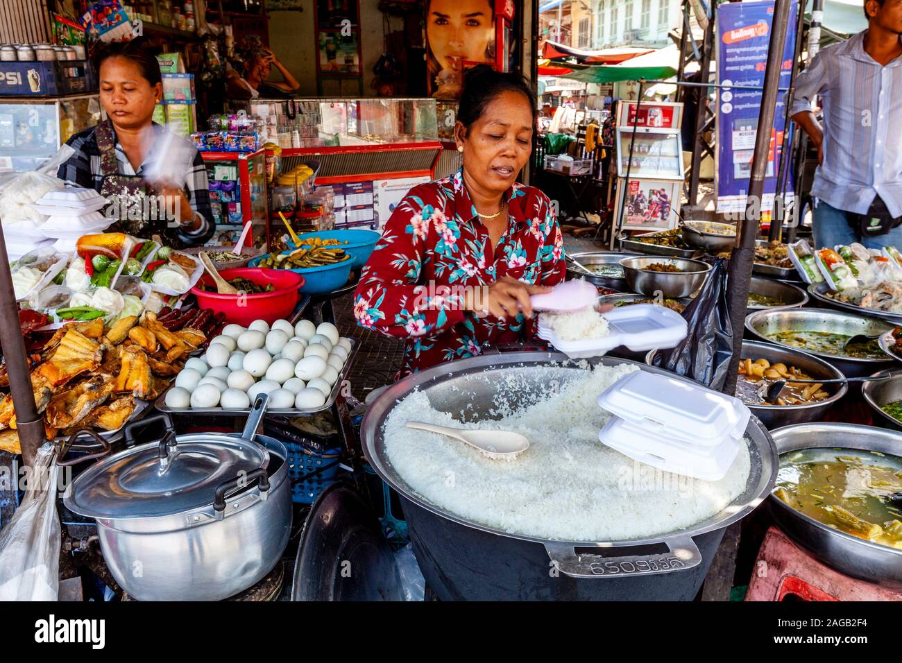 Local Women Serving Street Food Outside Phsar Chas Market (Old Market ...
