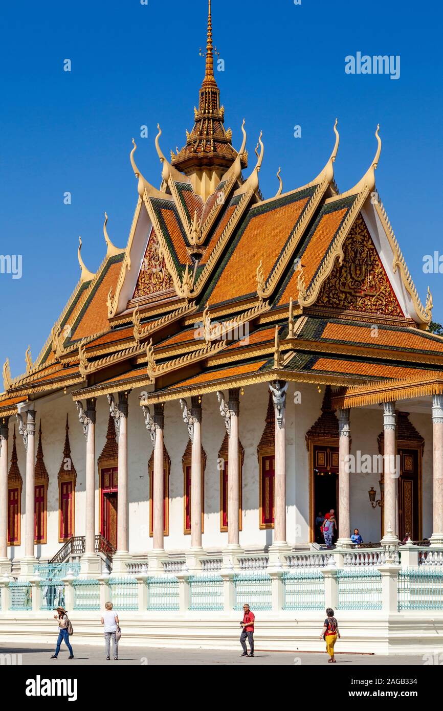 Silver pagoda complex hi-res stock photography and images - Alamy