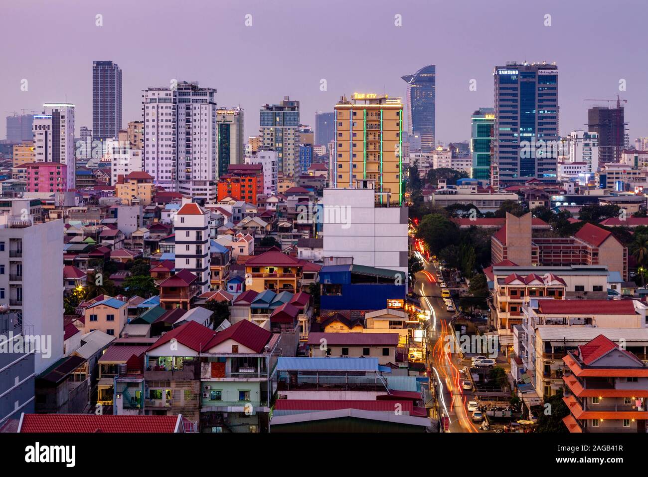 Night landscape phnom penh hi-res stock photography and images - Alamy