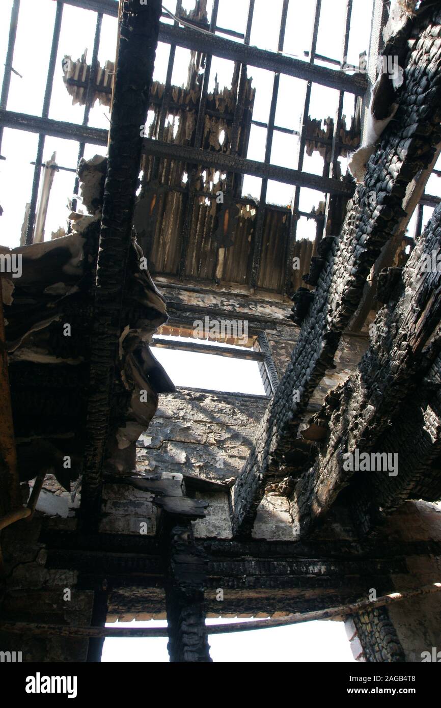 building destroyed by fire Stock Photo - Alamy