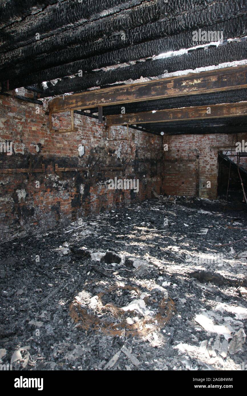 building destroyed by fire Stock Photo - Alamy