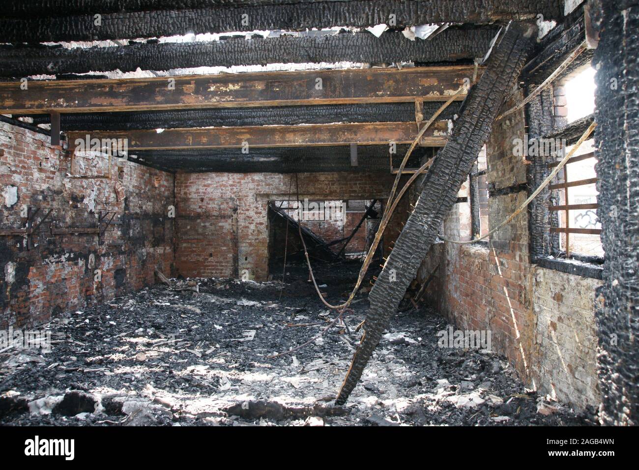 building destroyed by fire Stock Photo - Alamy