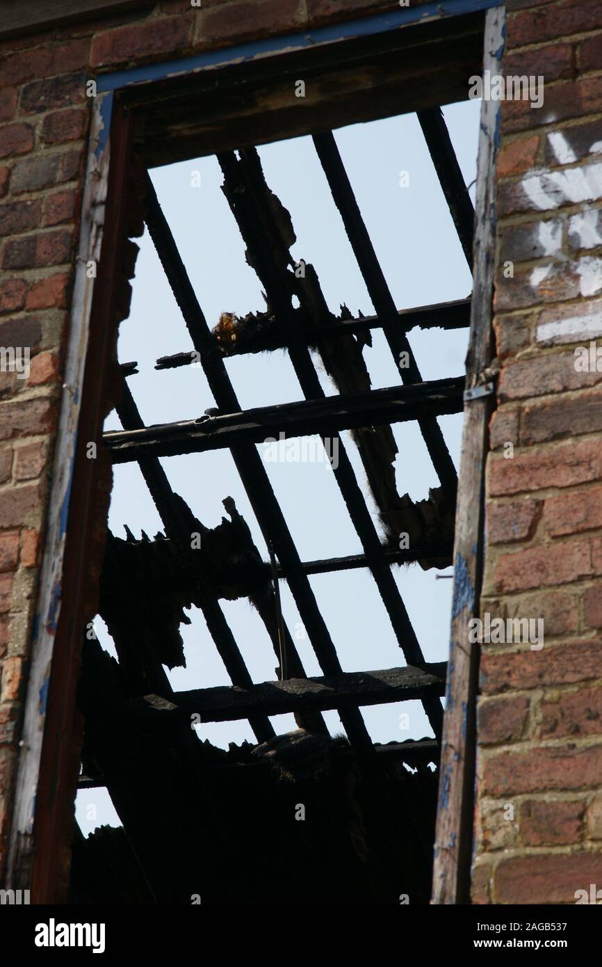 building destroyed by fire Stock Photo - Alamy
