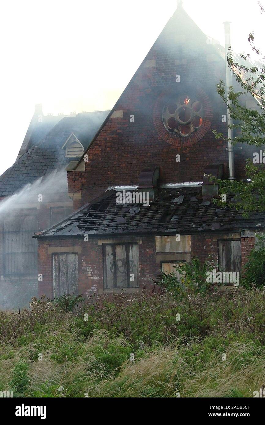 Unsafe building structure hi-res stock photography and images - Alamy