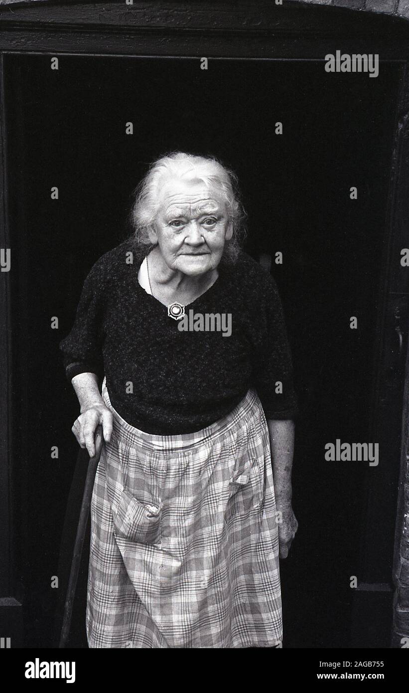 Lady outside house uk hi-res stock photography and images - Alamy