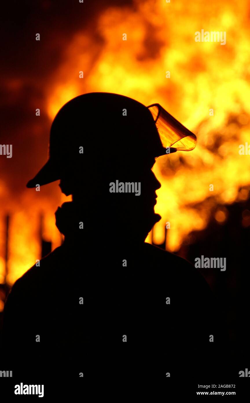 Building on fire hi-res stock photography and images - Alamy