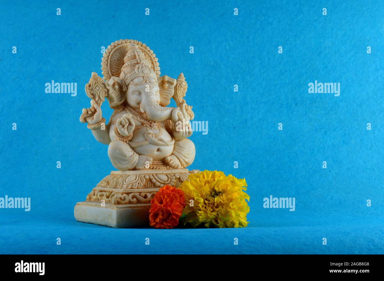 Hindu God Ganesha. Ganesha Idol on blue background Stock Photo - Alamy