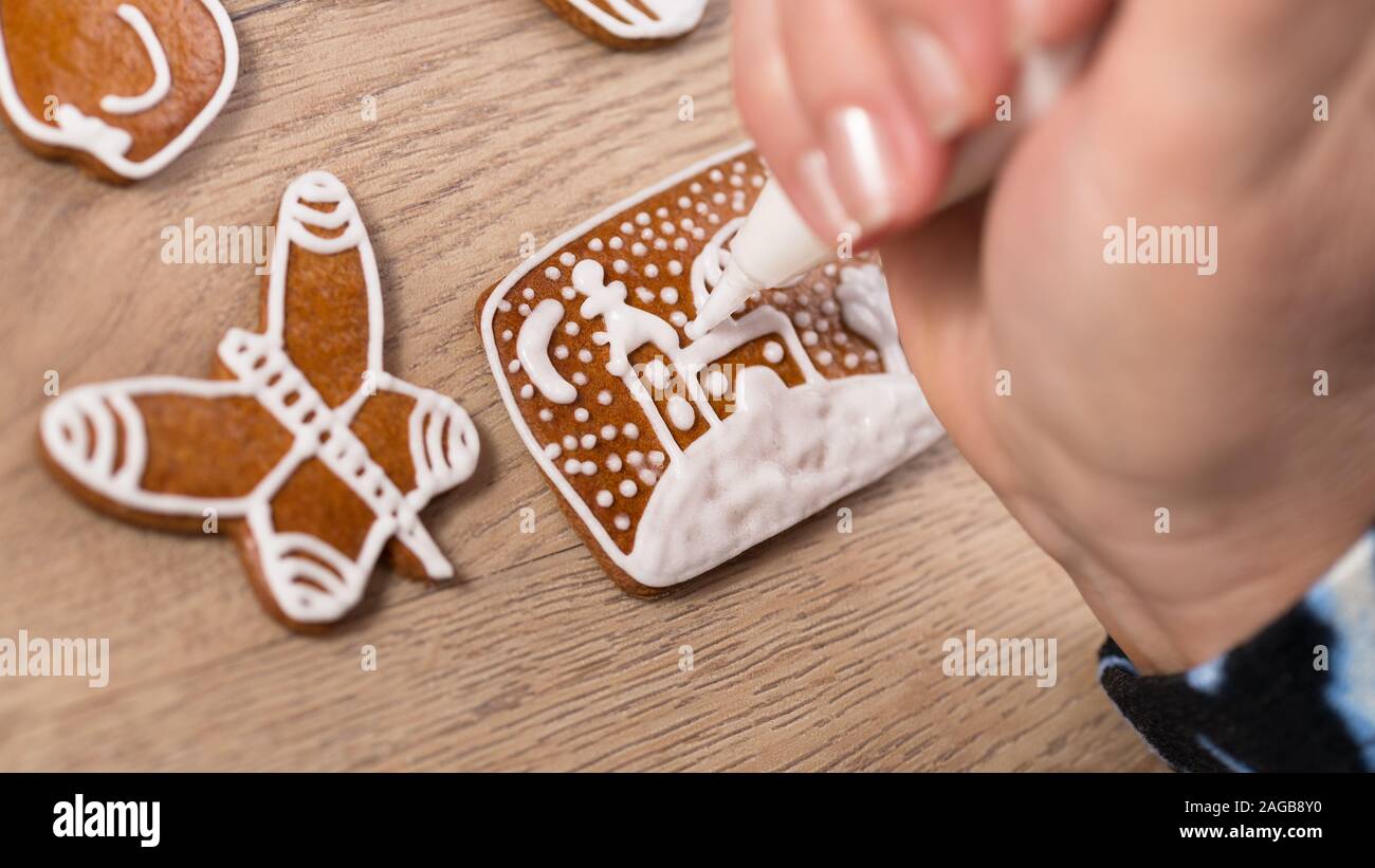 Hand detail in painting hi-res stock photography and images - Alamy