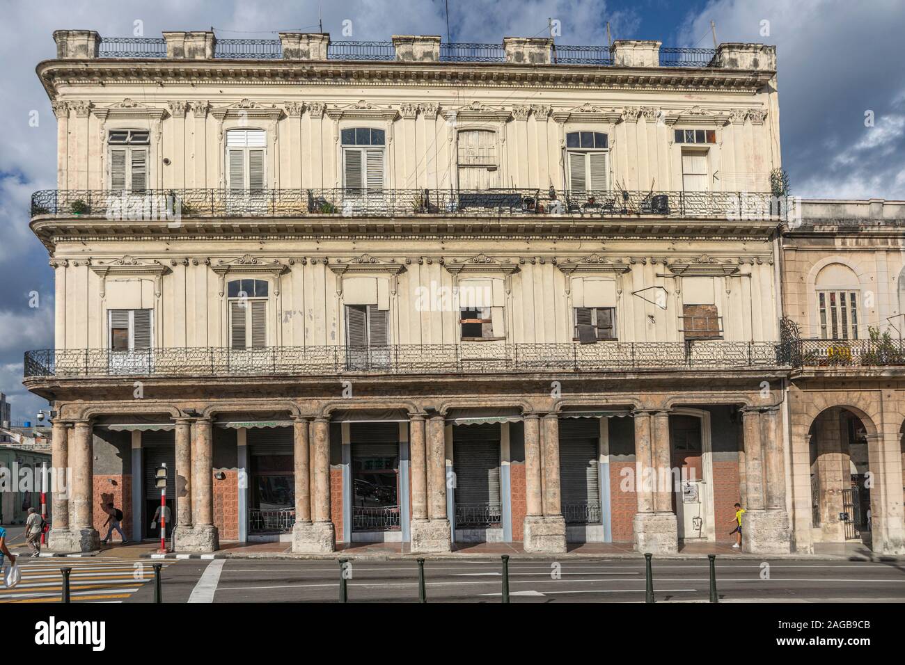 Havana cuba derelict building hi-res stock photography and images - Alamy