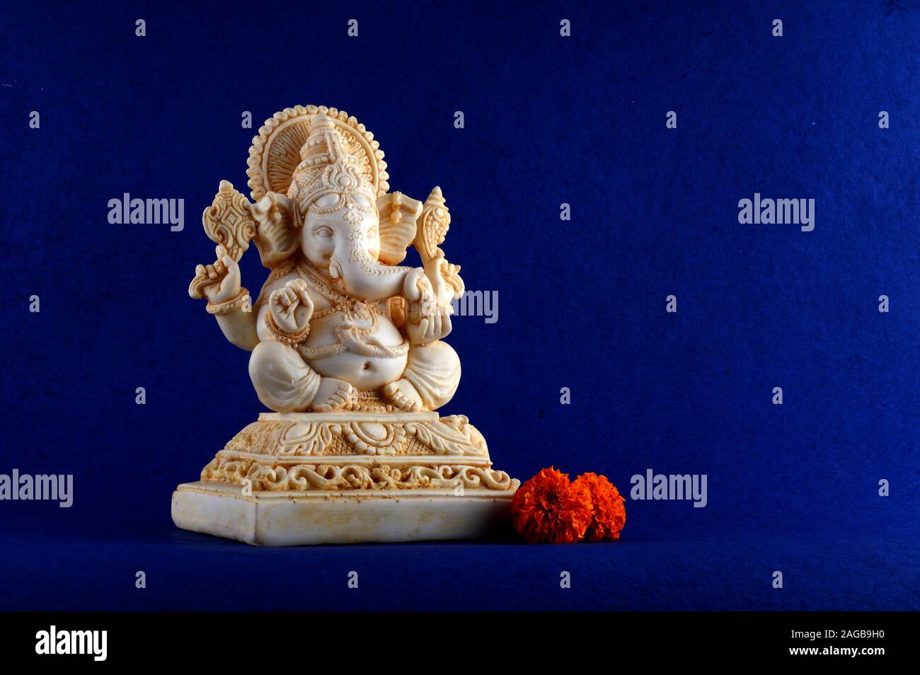 Hindu God Ganesha. Ganesha Idol on blue background Stock Photo - Alamy