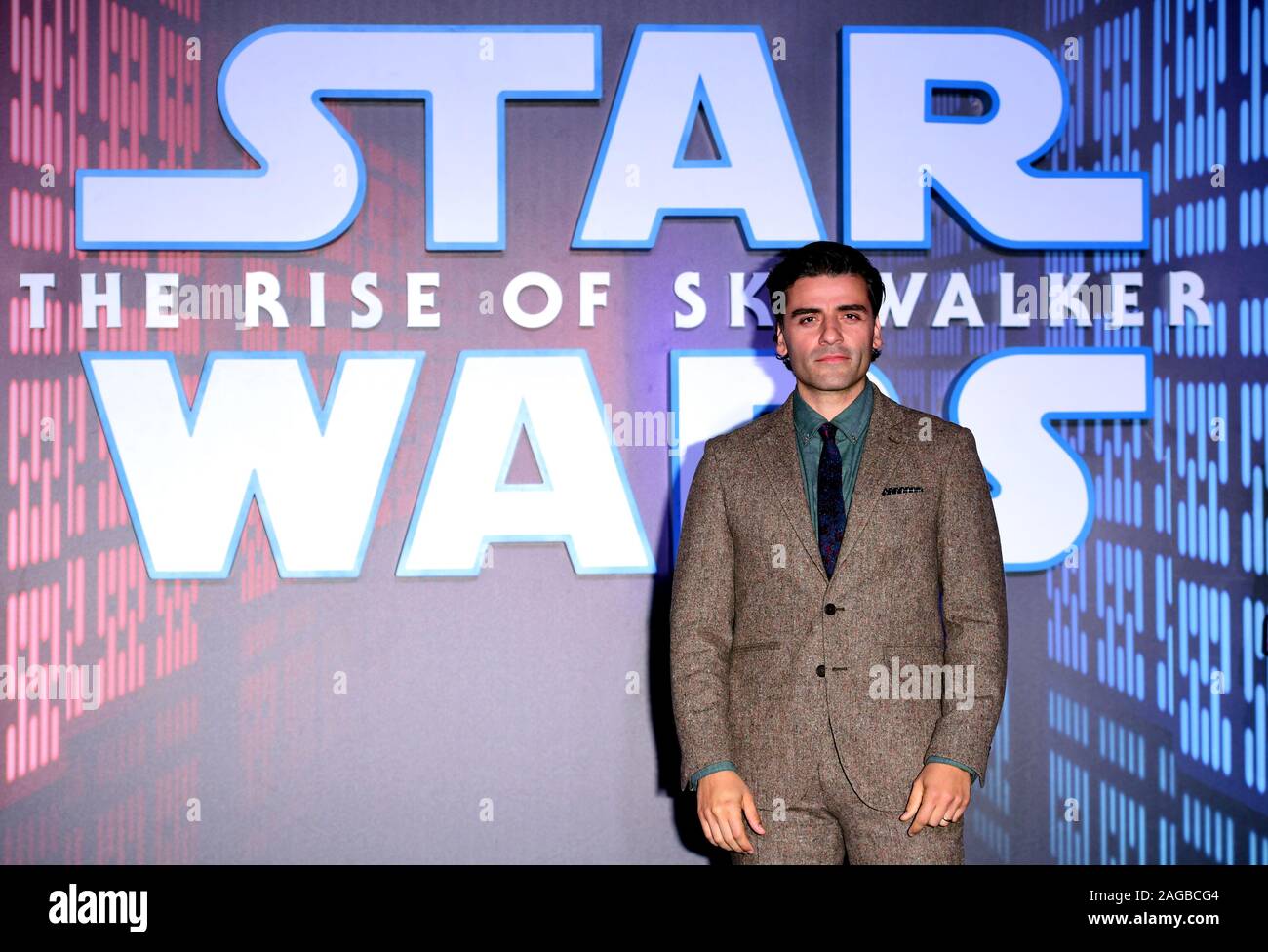 Oscar Isaac attending the Star Wars: The Rise of Skywalker Premiere at ...